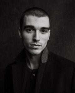 Who Are British Singer RAYE Sisters And Parents? Family In Detail ...