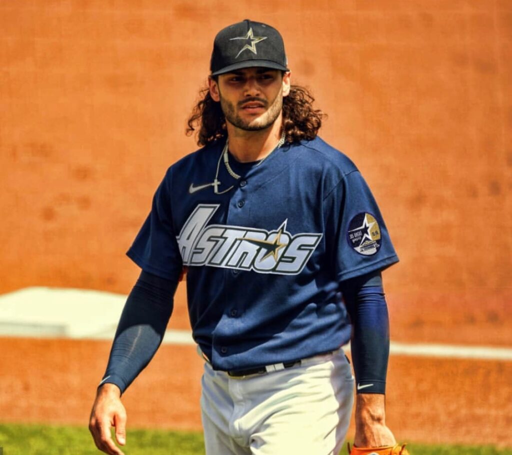 Who Are British Singer RAYE Sisters And Parents? Family In Detail ...