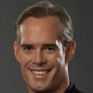 Who Are British Singer RAYE Sisters And Parents? Family In Detail ...