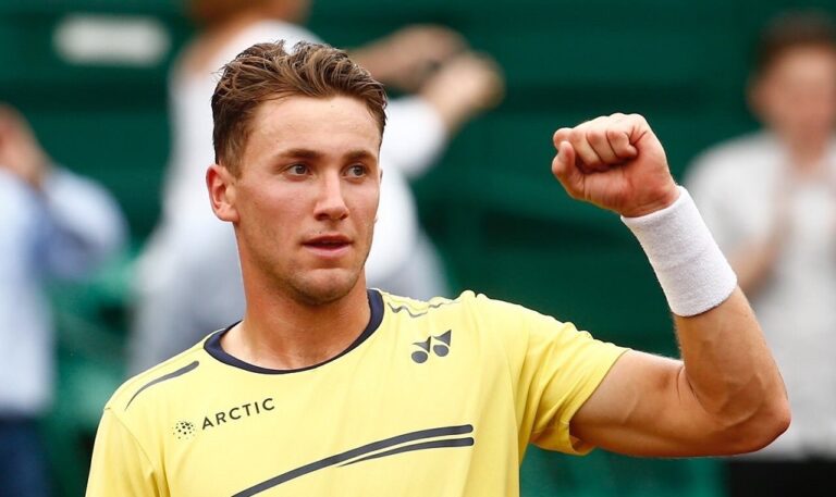 Who Are Casper Ruud Sisters Caroline And Charlotte? Family In Detail ...